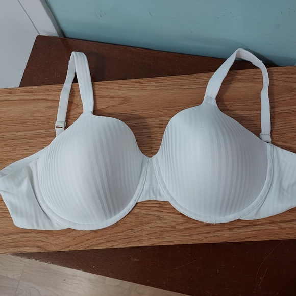 Playtex | Intimates & Sleepwear | Playtex 44c Seamless Underwire Tshirt ...